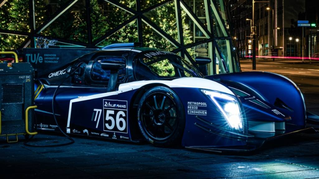 Deze elektrische raceauto is in 12 minuten weer opgeladen