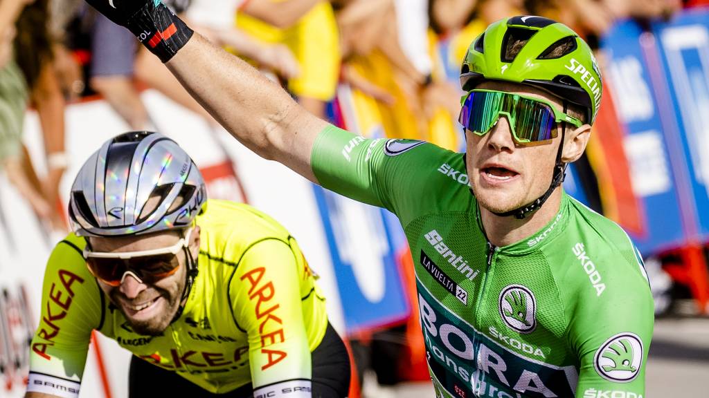 Sprinter Bennett wint in Breda ook derde en laatste Vuelta-etappe door ...