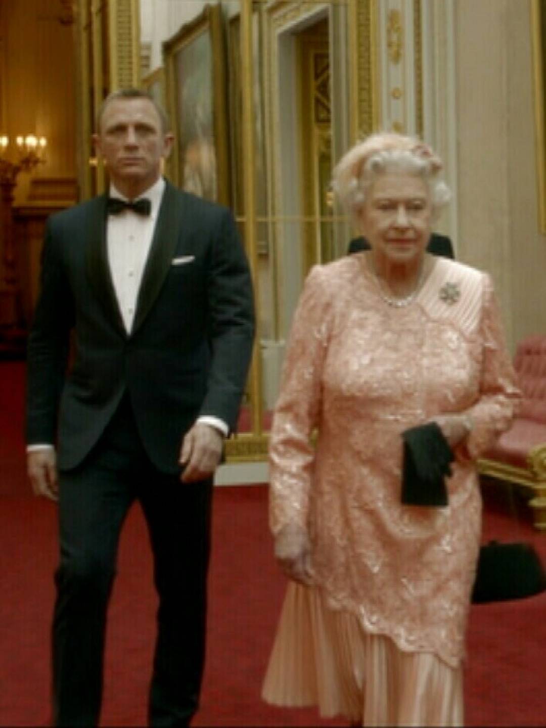Elizabeth en James Bond