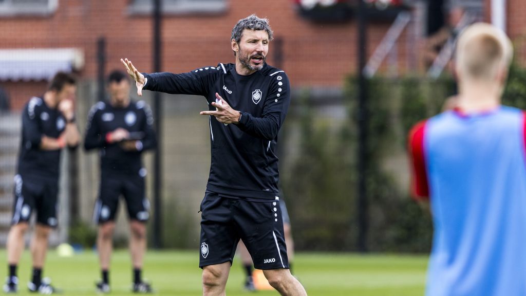 Voetbaltrainer ontsnapt aan gewapende overval