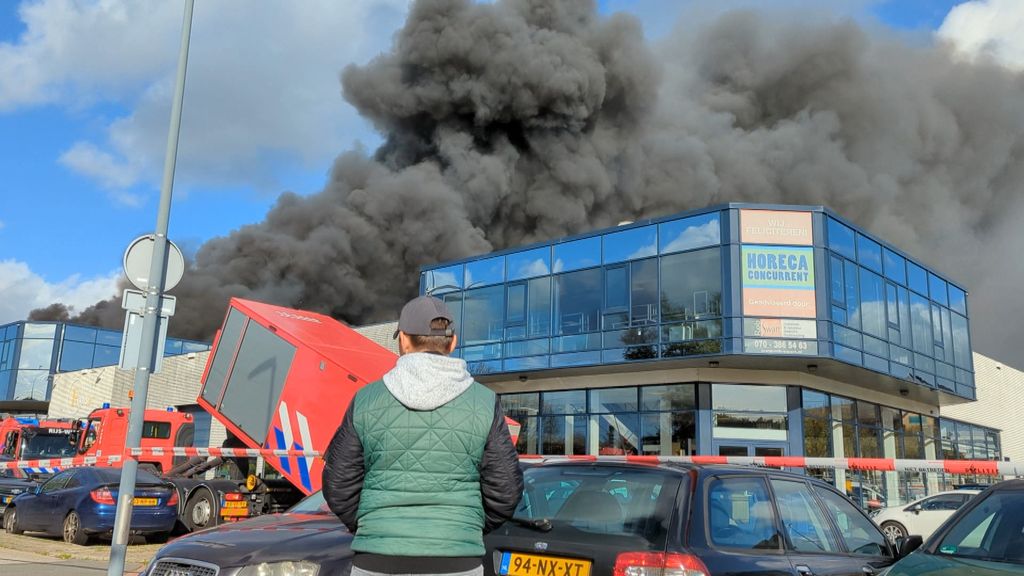 Eerste beelden grote brand op industrieterrein