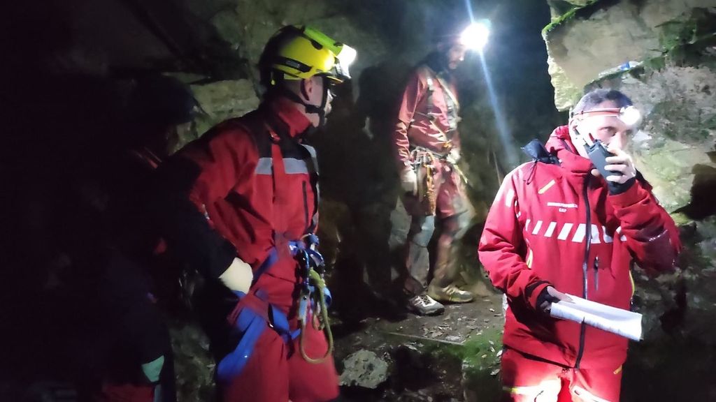 Man gered uit grot in Frankrijk