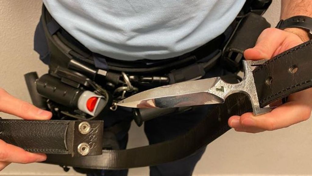 Beveiliging Schiphol ontdekt mes in riem van passagier