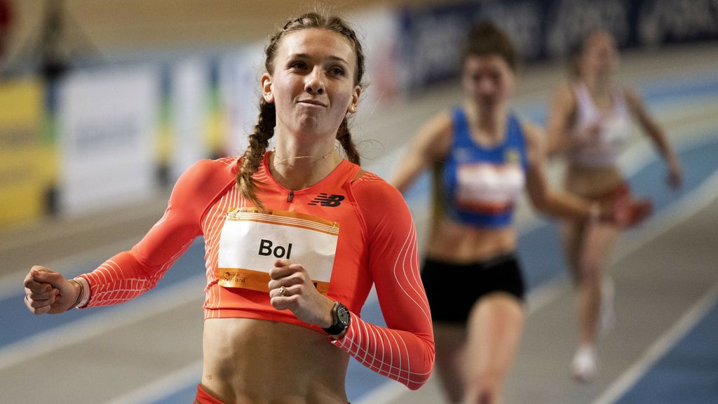 Trainers trots en verbaasd over wereldrecord Femke Bol