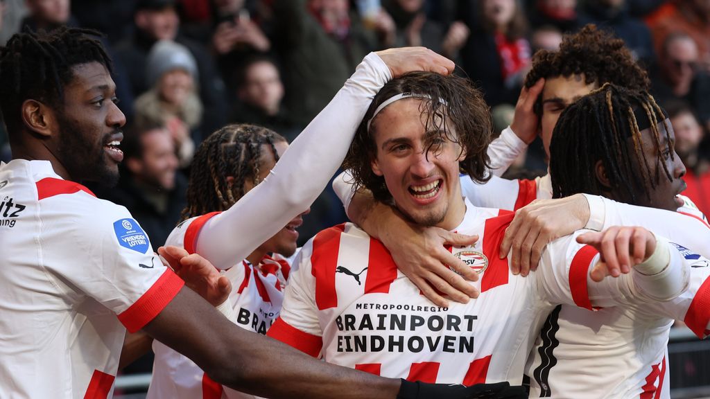 Manchester wint League Cup • PSV vaster op vierde plek na zege op Twente