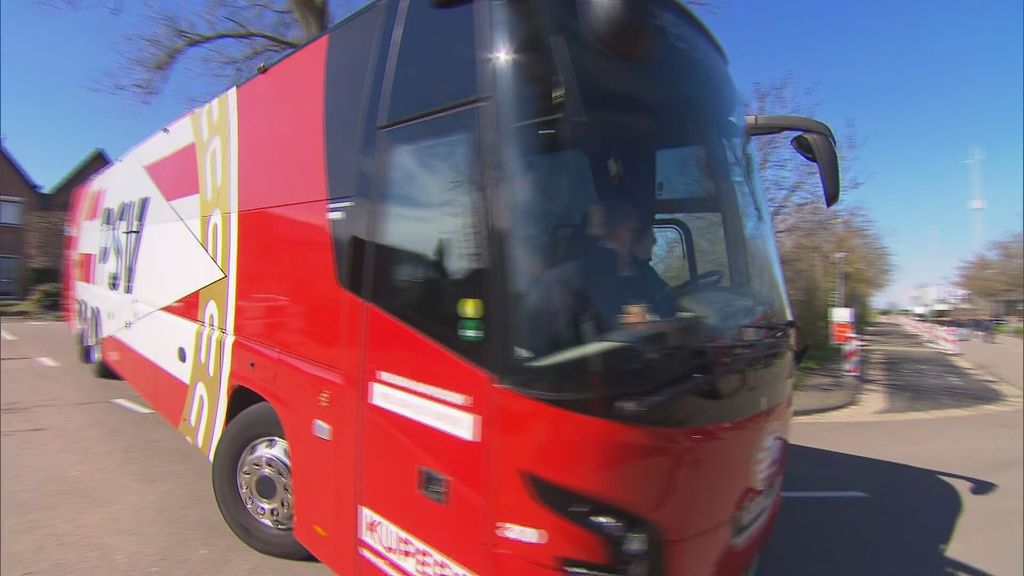 Speciale shirts en vlaggen: PSV viert feest met eigen fans • Wereldgoal ...