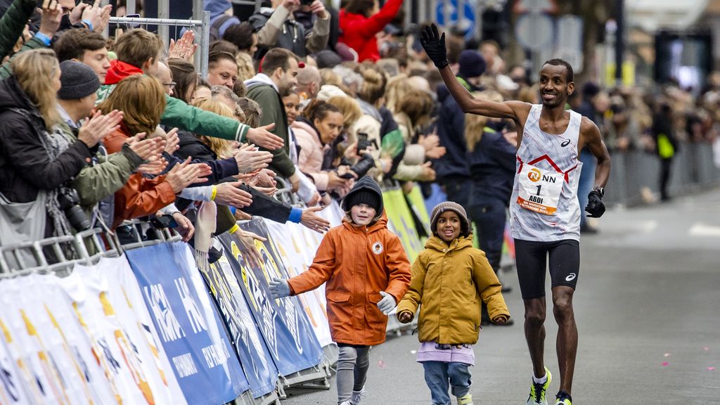 Ratna is allerlaatste bij marathon: 'Ik ben een strijder'
