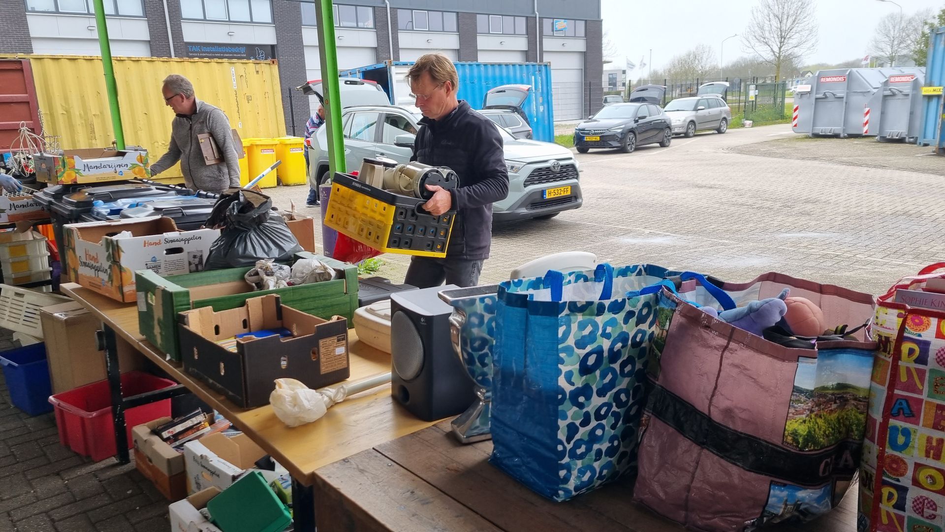 Topdrukte bij kringloopwinkels na Koningsdag - Afvalgids