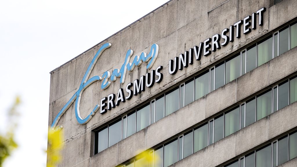 Twaalf activisten aangehouden bij actie Erasmus Universiteit
