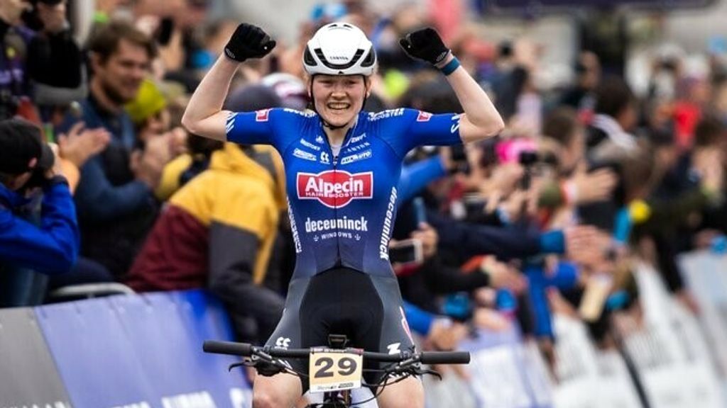 Alleskunner Pieterse wint bij debuut op mountainbike: 'Weet niet wat er ...