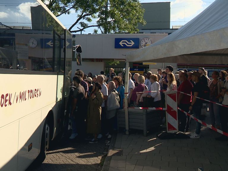 Chaos bij NS-bussen tussen Weesp en Almere: 'Wij moesten hem de weg wijzen'