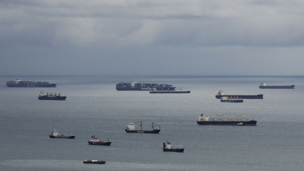 Schepen in de file bij het Panamakanaal