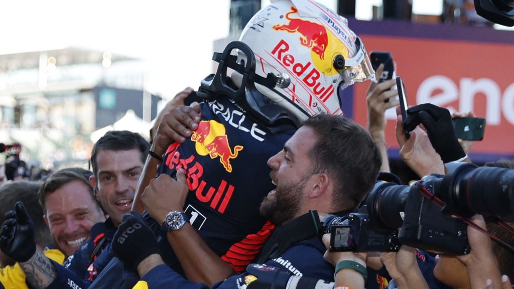 Verstappen trots op team na winnen constructeurstitel • Eerste podium ...