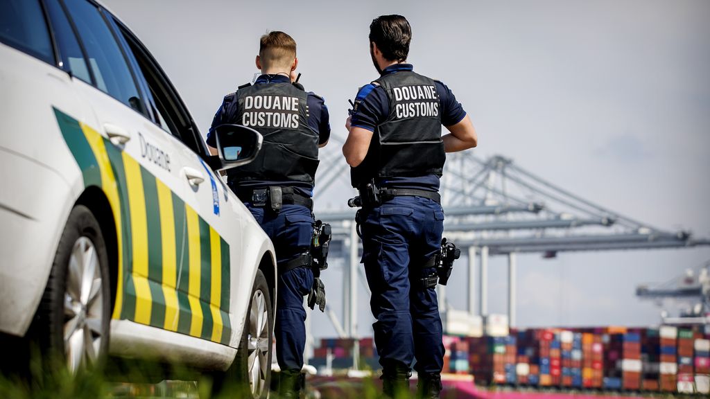 Douane in havens krijgt semi-automatische wapens vanwege toegenomen ...