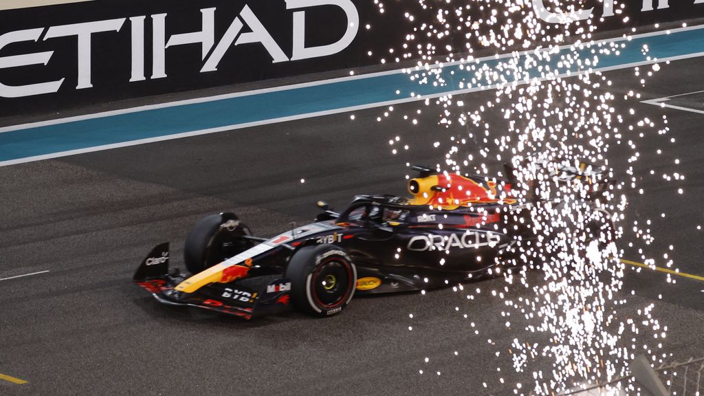Verstappen wint laatste race 2023 in Abu Dhabi • Mercedes verslaat Ferrari