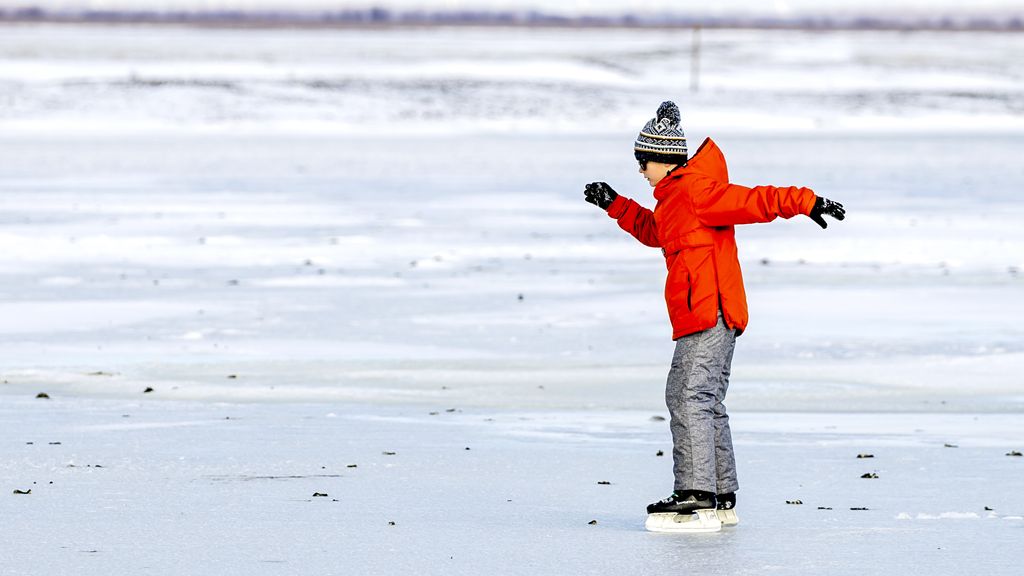 Wat moet je doen als je door het ijs zakt?