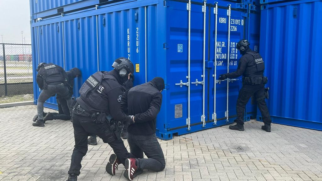 Steeds jongere criminelen smokkelen drugs in haven Rotterdam