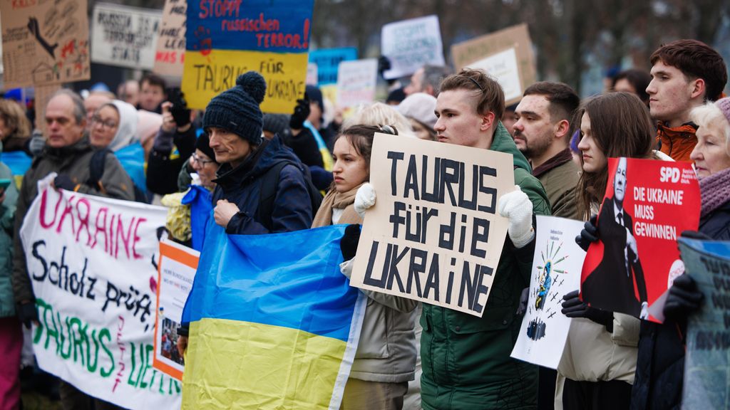 Mart de Kruif legt uit hoe de Taurus-raket werkt