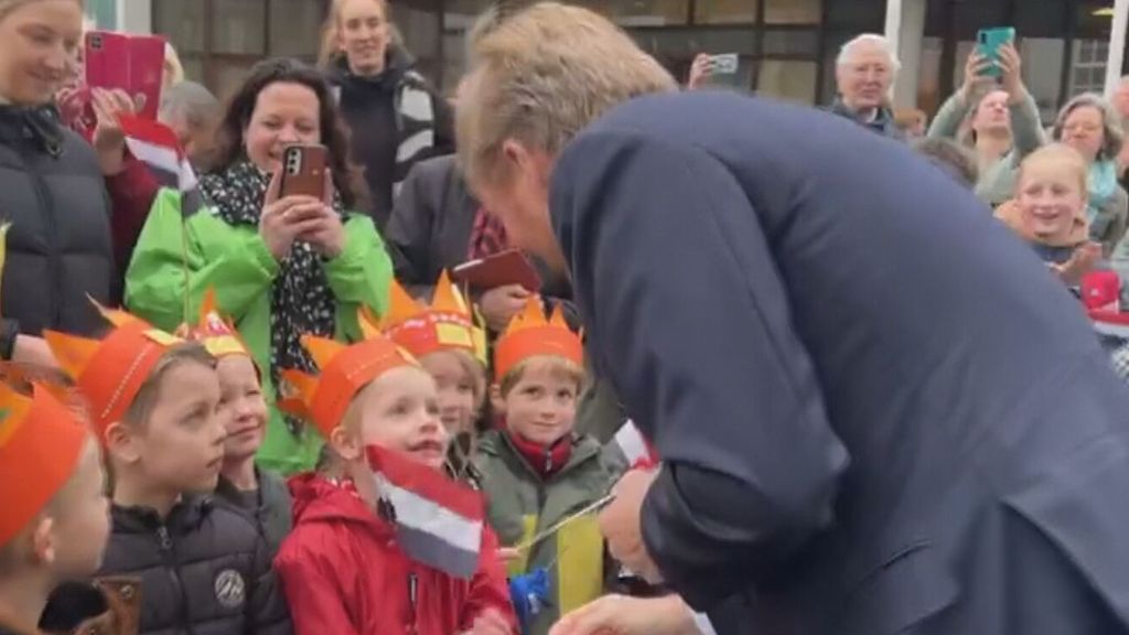Koning gaat viral met grap tegen meisje