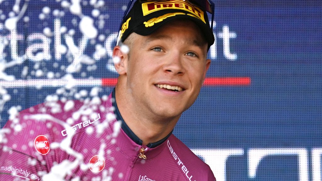 Milan sprint in mini Milaan-Sanremo naar ritzege in vierde Giro-etappe