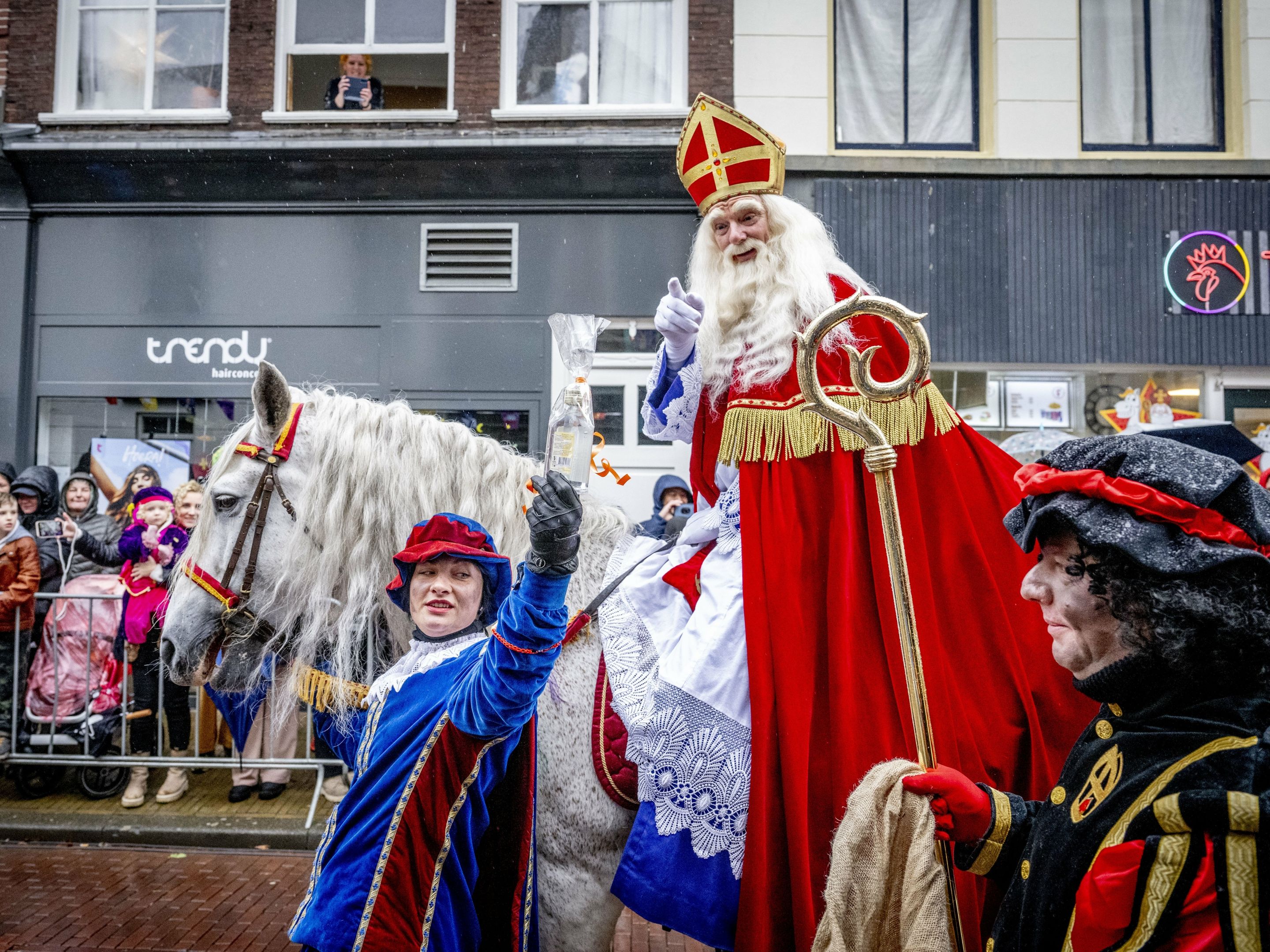 Sint Dyr Gisteren In Het Sinterklaasjournaal: De Sint Is In Het Land,