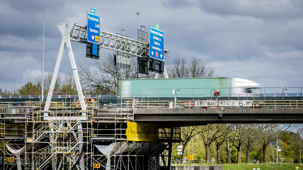 Afgesloten rijstrook leidt tot lange file op A7 richting Amsterdam