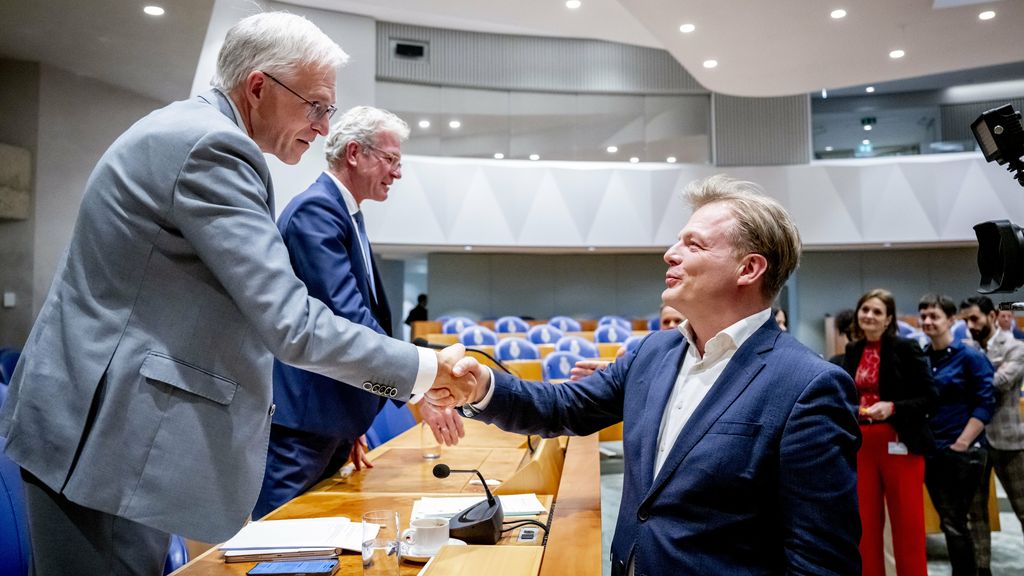 Nieuwe fase in kabinetsformatie: Van Zwol krijgt vijf weken voor de ...