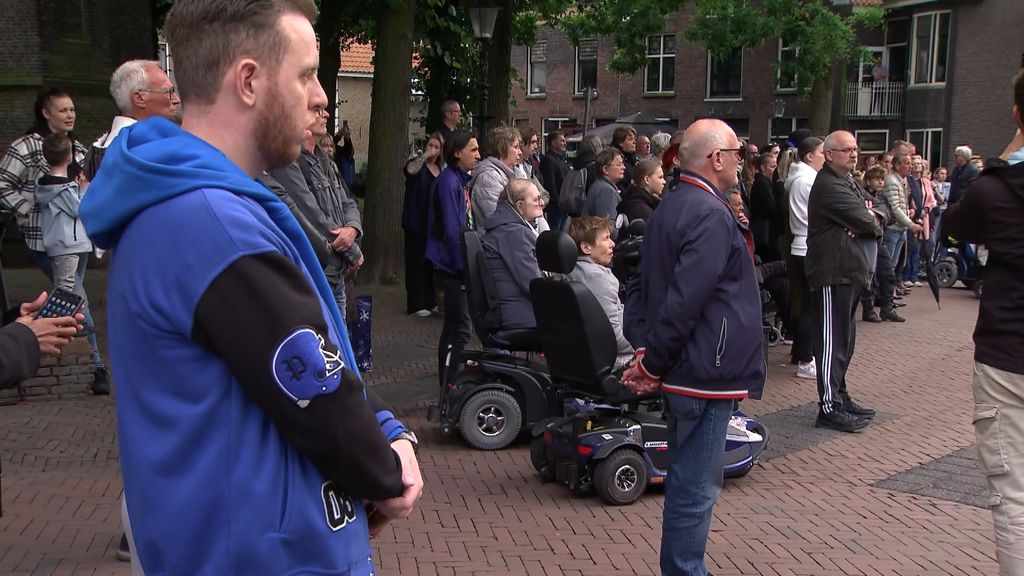 Verdriet op bijeenkomst voor zwaargewond meisje in Vlaardingen