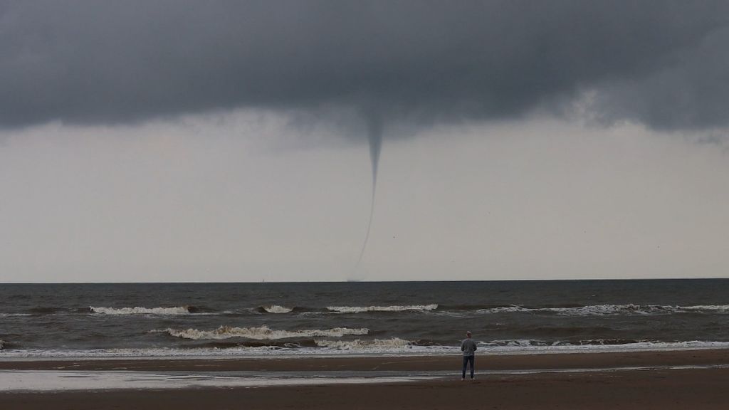 Wow: Waterhoos gezien boven Noordzee
