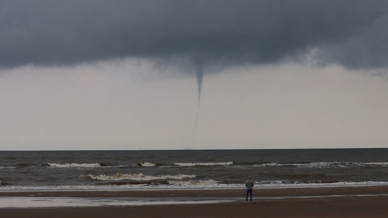 Wow: Waterhoos gezien boven Noordzee