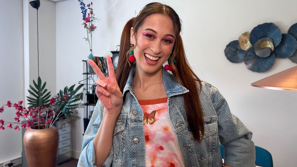 Meisje Djamila over Roblox, Juf Braaksel en kussen in een film