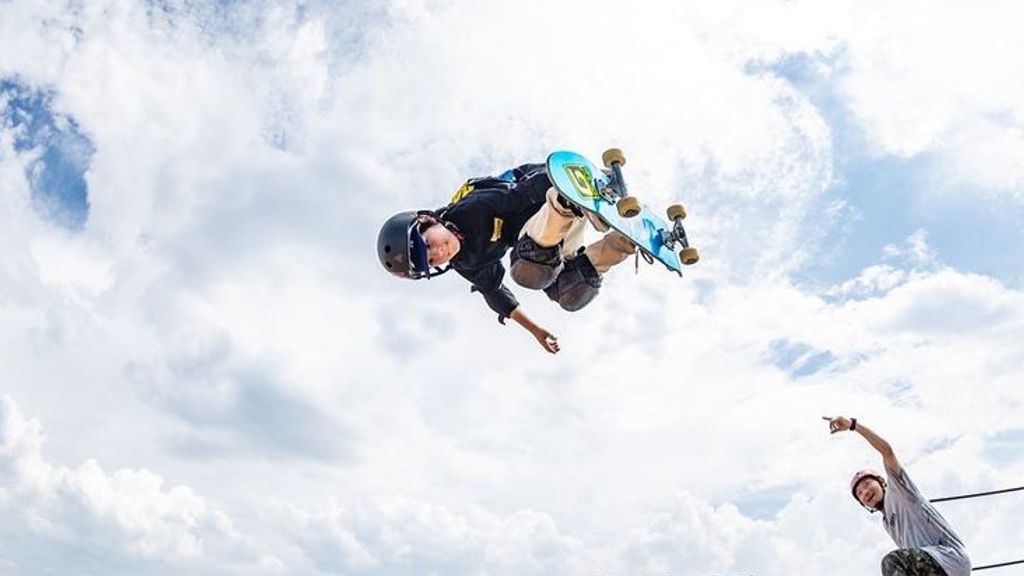 Ema van 9 doet bijna onmogelijke skate-truc