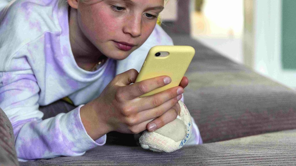 Smartphone voor je kind uitstellen? ‘Telefoonangst gaat niemand helpen’