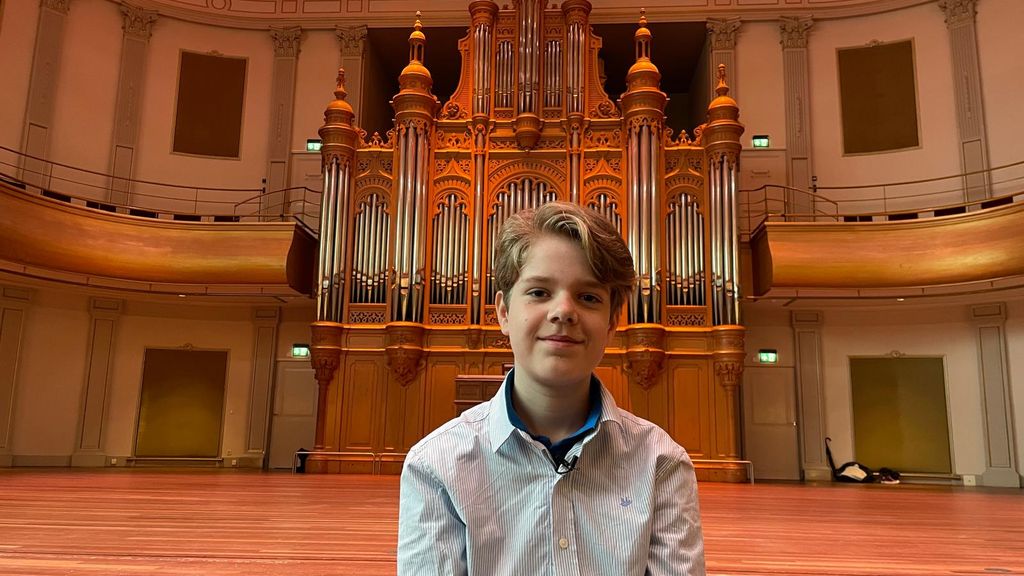 Gelf speelt orgel: 'Dacht eerst dat het decoratie was aan de muur'