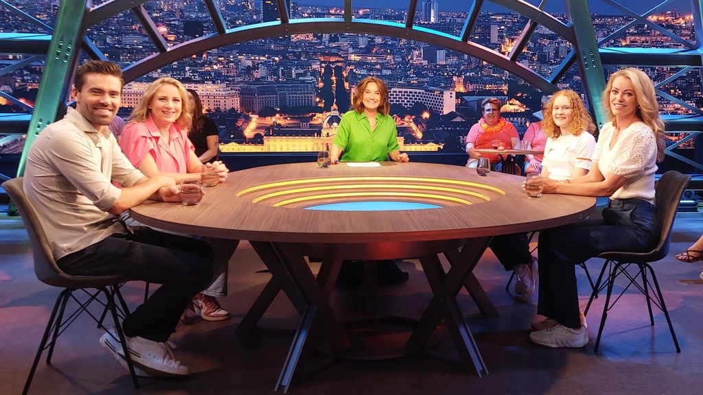 Studio Parijs met o.a. Puck Pieterse en Tom Dumoulin