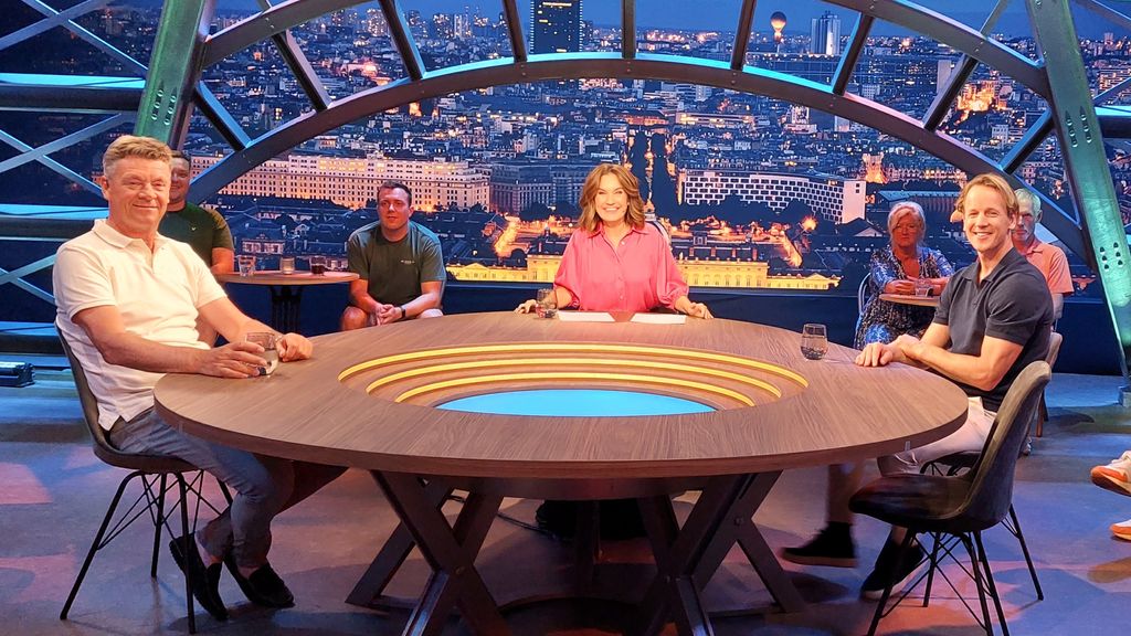 Studio Parijs met o.a. Tes Schouten, Jeroen Dubbeldam en Epke Zonderland