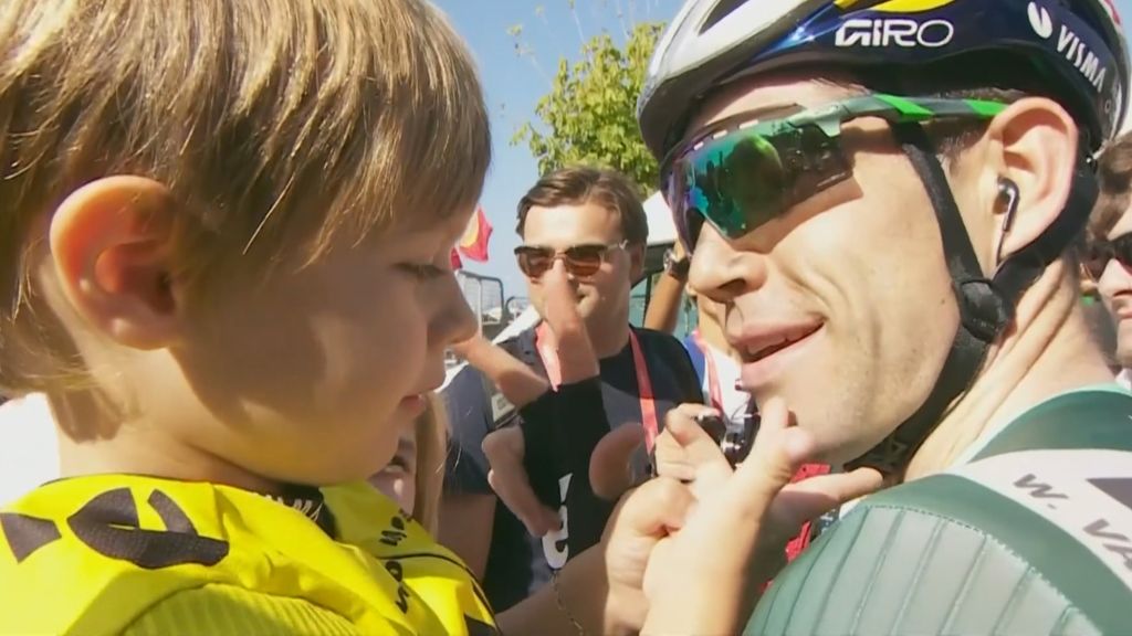 Eén, twee, drie! Van Aert wint derde rit deze Vuelta na lange vlucht in ...