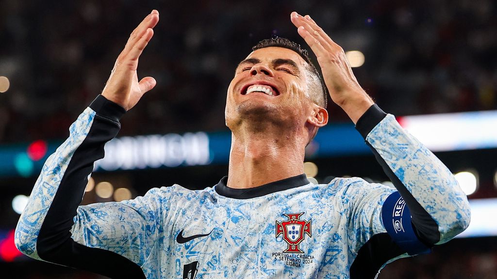 Wow! Ronaldo maakt zijn 900ste doelpunt