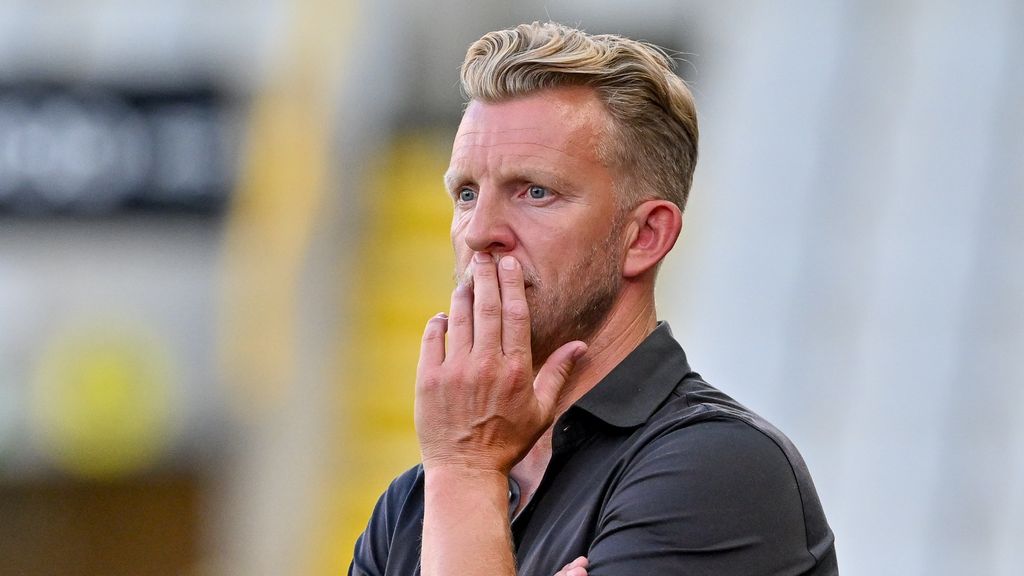 Kuijt gaat week voor derby opnieuw onderuit: zevende verlies op rij ...