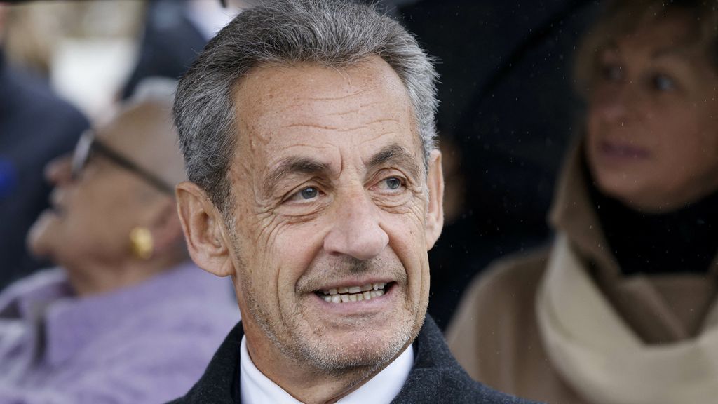 Franse oud-president Sarkozy moet enkelband om, definitief schuldig aan corruptie
