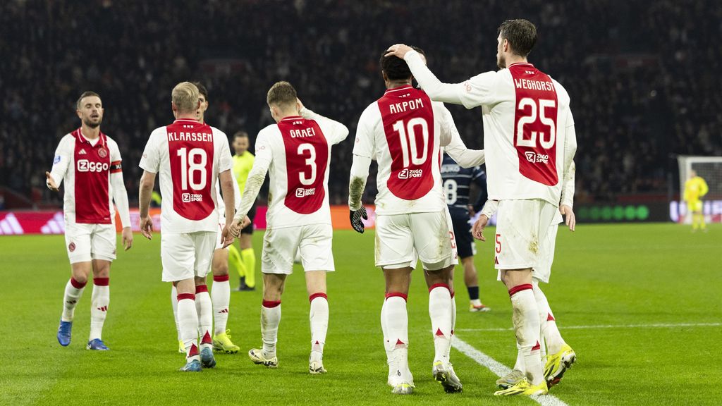 Rugani en Akpom koppen sober Ajax langs Telstar • Stunts in Noordwijk en Rijnsburg