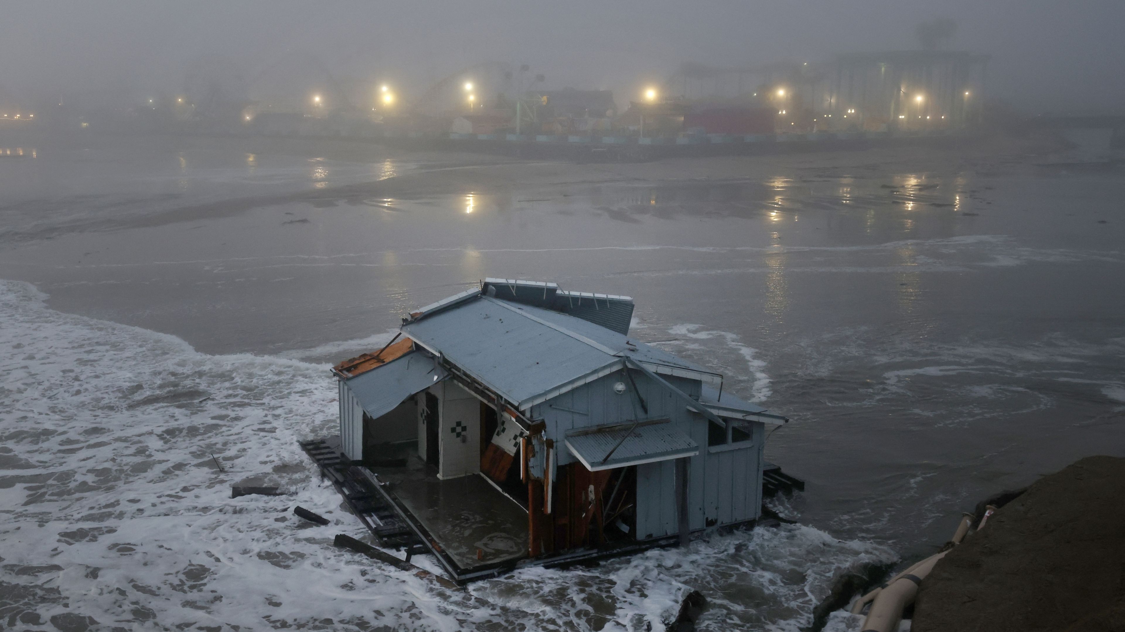 Dead and collapsed pier due to heavy winds California – Archyde