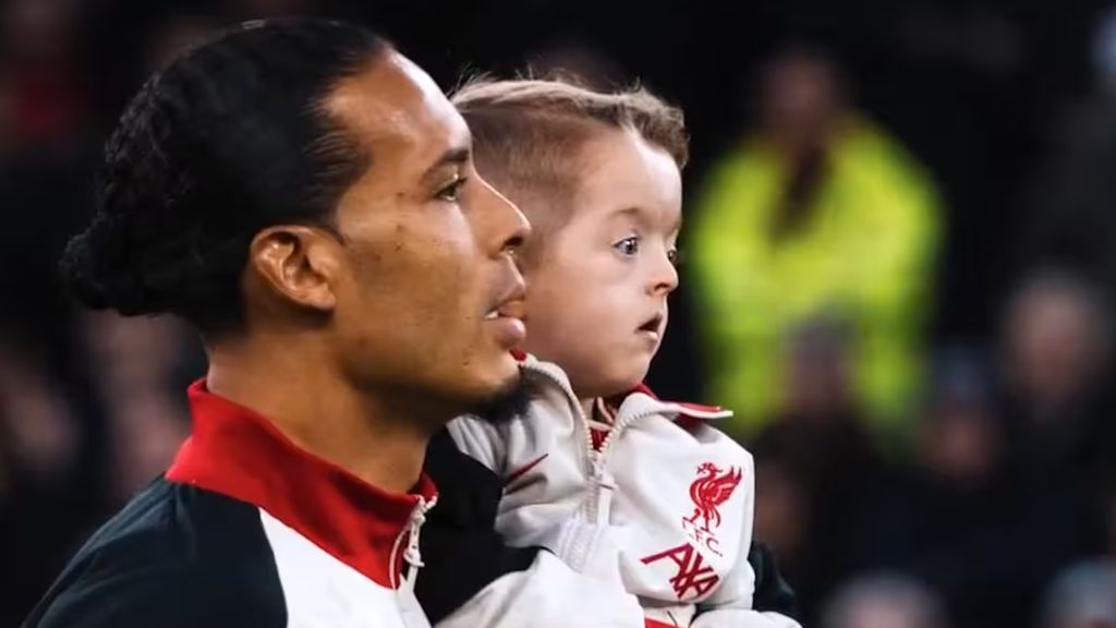 Zieke Isaac ontmoet zijn helden Virgil van Dijk en Mohamed Salah