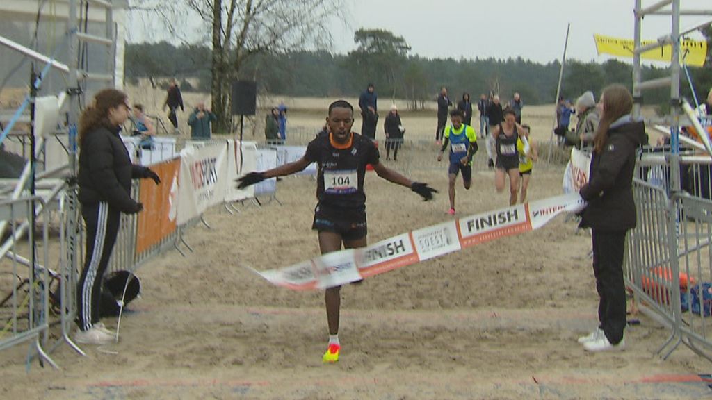 Nederlanders Tesfu en Van den Berg zegevieren bij Sylvestercross in Soest