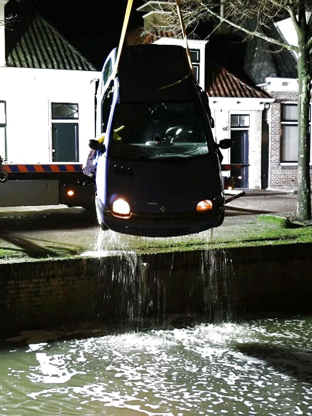 Auto te water