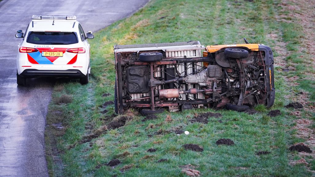 Twee automobilisten verongelukt, tientallen gewonden door gladheid