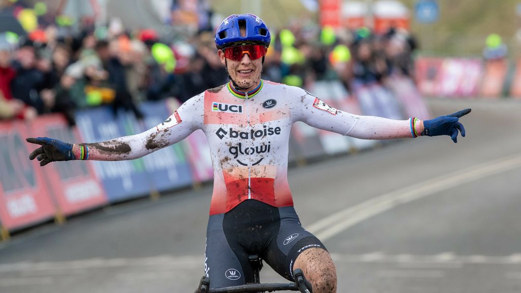 Indrukwekkende Brand wint in Hoogerheide, week voor WK veldrijden