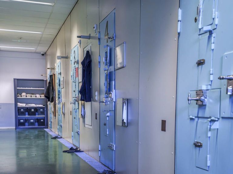 Een kijkje in de EBI, de strengst beveiligde gevangenis van Nederland