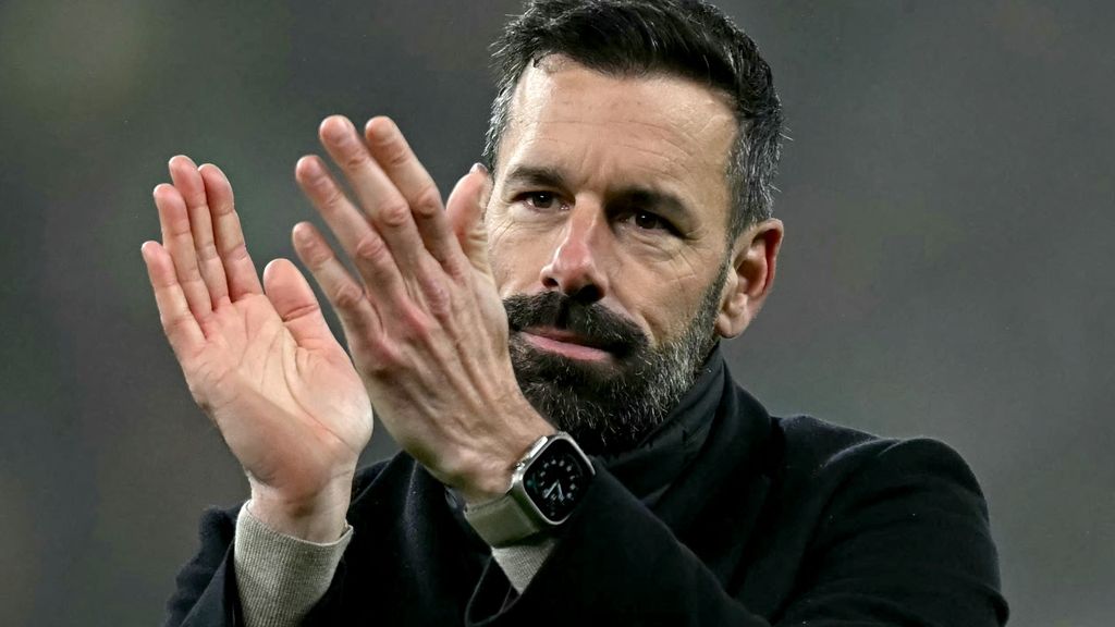 Van Nistelrooij hard onderuit met Leicester, fans bijna 10 uur zonder ...