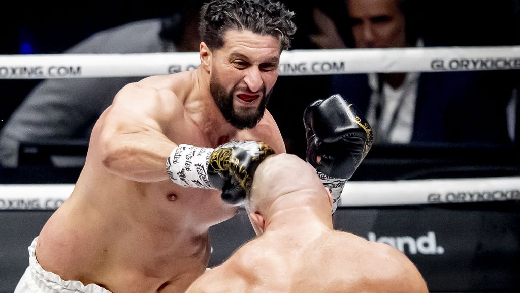 Kickbokser Ben Saddik wint bij rentree met knockout, ondanks boegeroep ...